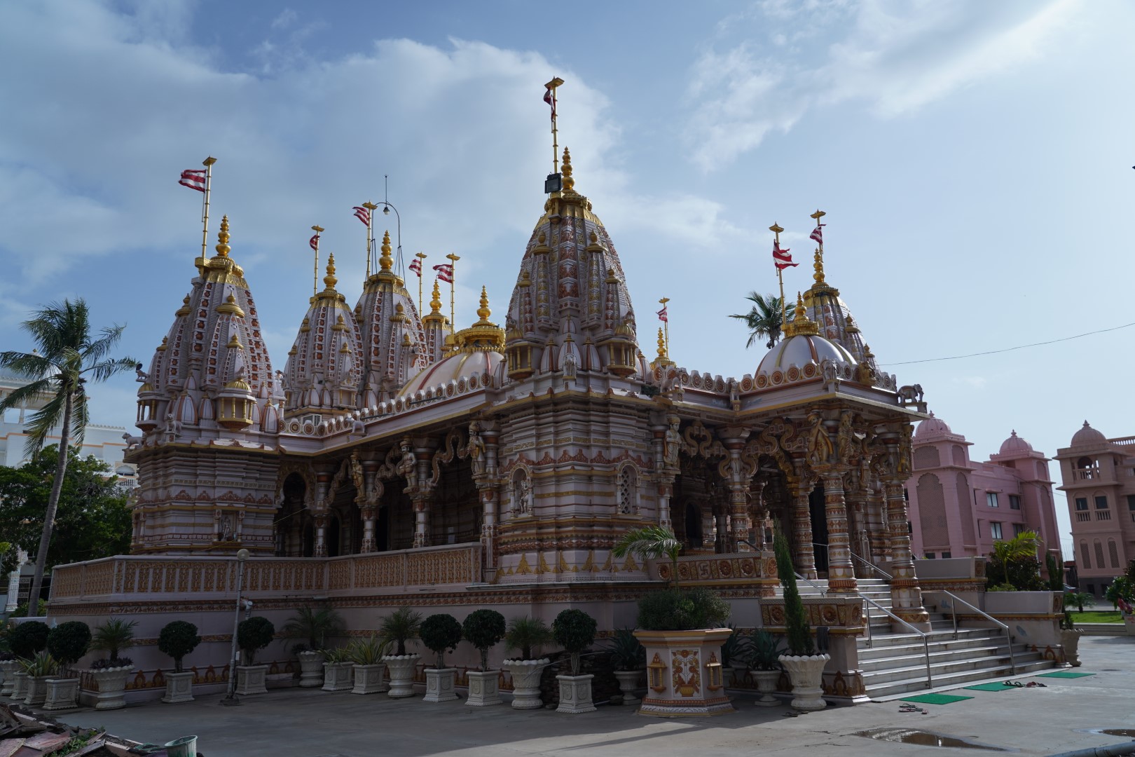 Shree Swaminarayan Temple Darshan Timings, Puja and Accommodation